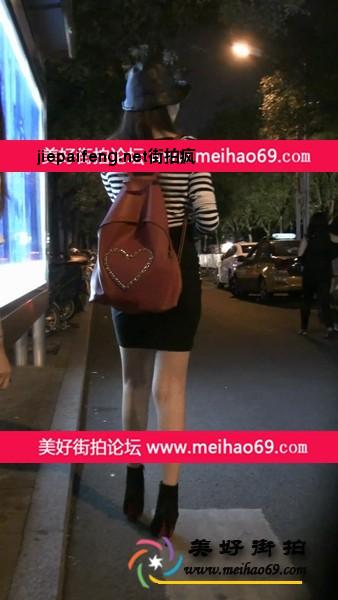 高清20-043-黑色紧身包臀裙的高跟美腿MM（四）[MP4/339M] -街拍疯-引领美女街拍潮流风尚