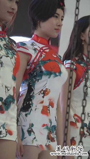 2016CJ现场穿旗袍的大胸美眉[441M/MP4]-街拍疯-引领美女街拍潮流风尚