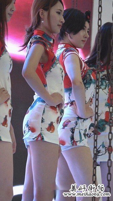 2016CJ现场穿旗袍的大胸美眉[441M/MP4]-街拍疯-引领美女街拍潮流风尚