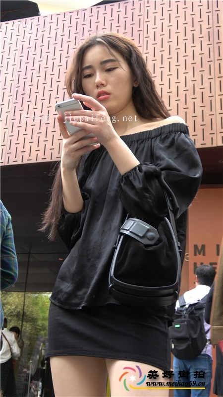 4K-街拍黑色包臀超短裙美女极品白皙美腿[MP4/705M]-街拍疯-引领美女街拍潮流风尚