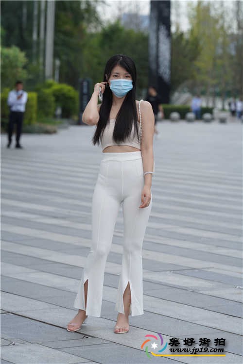 [魔 Buy视频] 4K-【加菲mao街拍作品】白裤女子 套图+视频 1[MP4/7.88G]3-街拍疯-引领美女街拍潮流风尚
