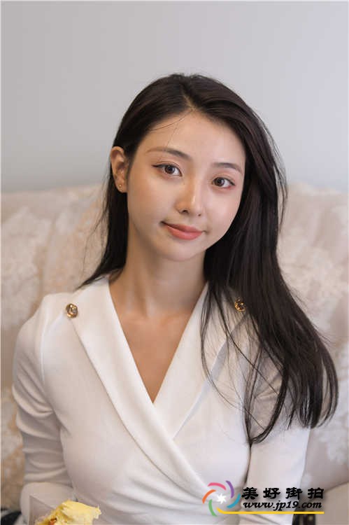 [魔 Buy视频] 4K-[一只麋鹿专区] 白色制服美女 套图+视频 1[MP4/5.94G]2-街拍疯-引领美女街拍潮流风尚